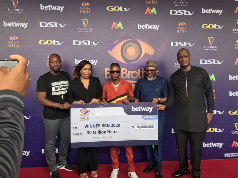 BBNaija 2020 winner Laycon receives N30m cheque and SUV - DNB Stories ...
