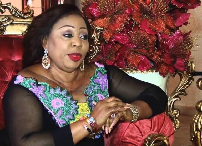 Senator Florence Ita-Giwa kneels down to beg Calabar youths - Video - DNB Stories Africa