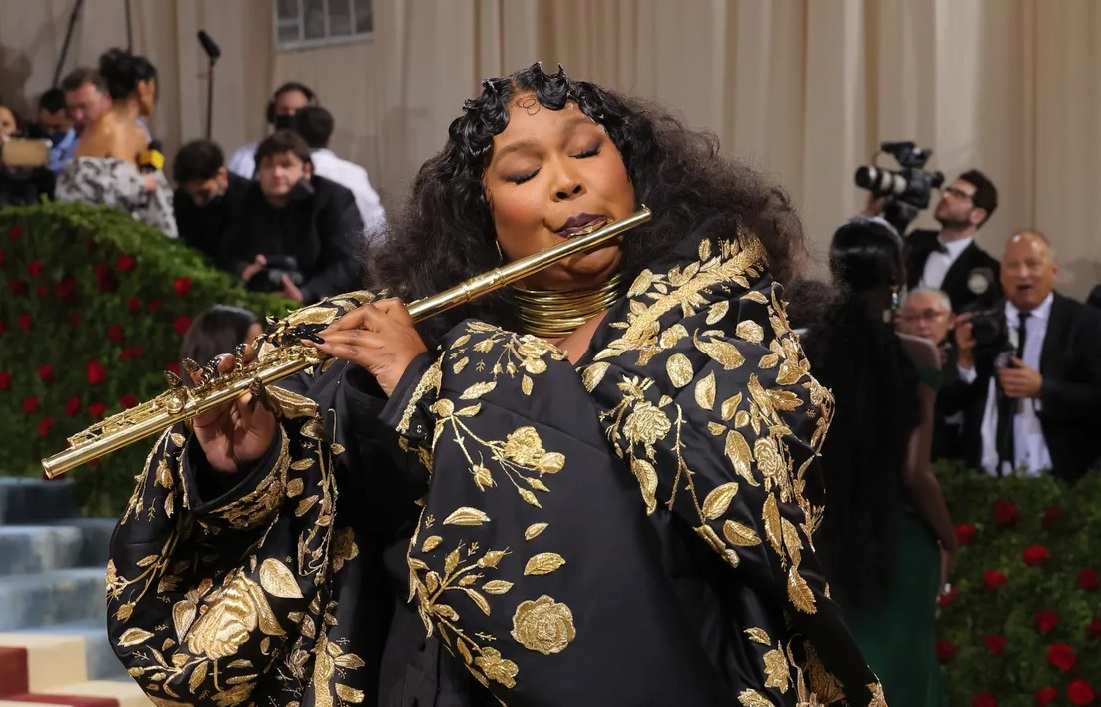 All about Lizzo's family, marriage, boyfriend, husband and kids - DNB ...