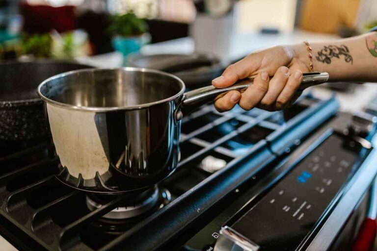 10 ways to avoid burning food in a pot - DNB Stories Africa