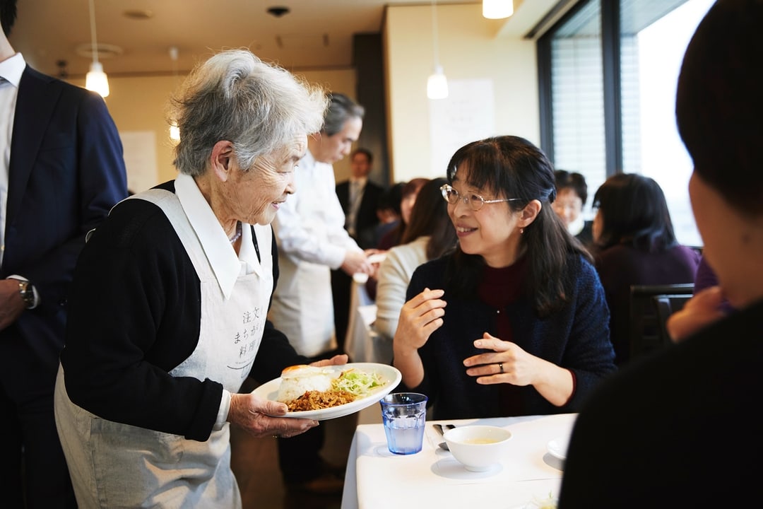 This Tokyo restaurant employs only people with dementia to serve ...