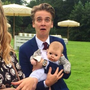 All about Caspar Lee's family, marriage, wife, girlfriends, kids - DNB ...