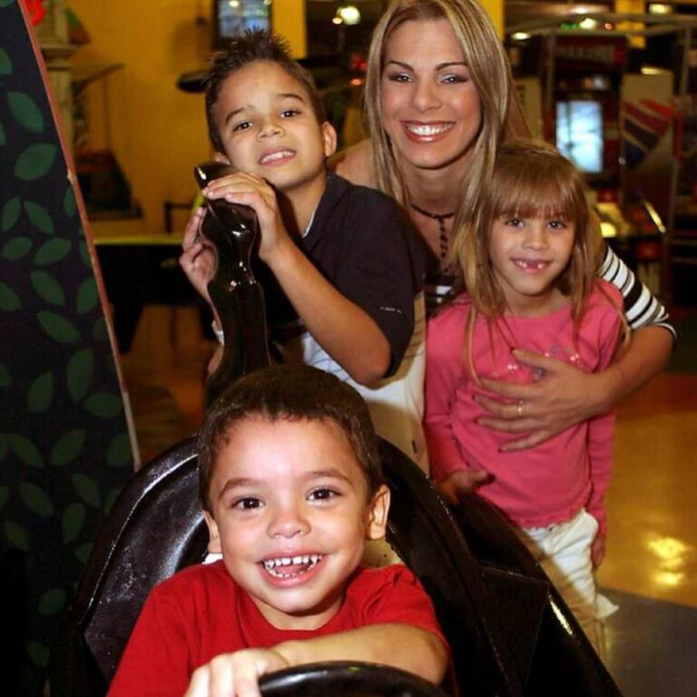 Luar La L's Biography: Age, Career, Wife, Girlfriends, Kids - DNB ...