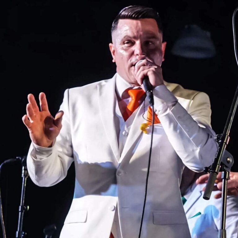 Luar La L's Biography: Age, Career, Wife, Girlfriends, Kids - DNB ...